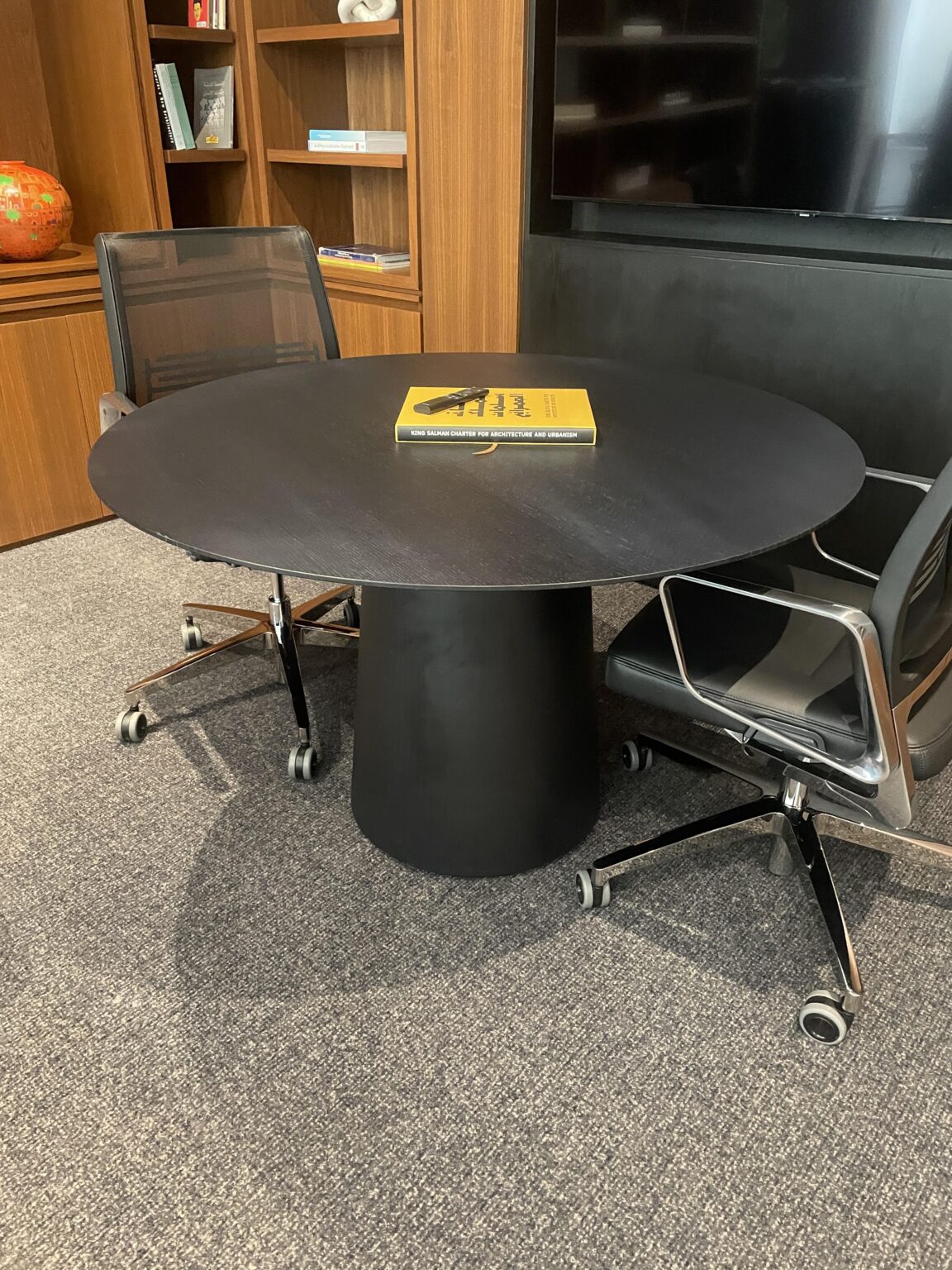 Meeting Table – ROUND SHAPE – Meeting tables Saudi Arabia